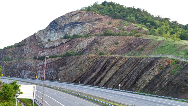 NH Notes: Bent Rock on Display – The Sideling Hill Road Cut – Naturalis ...